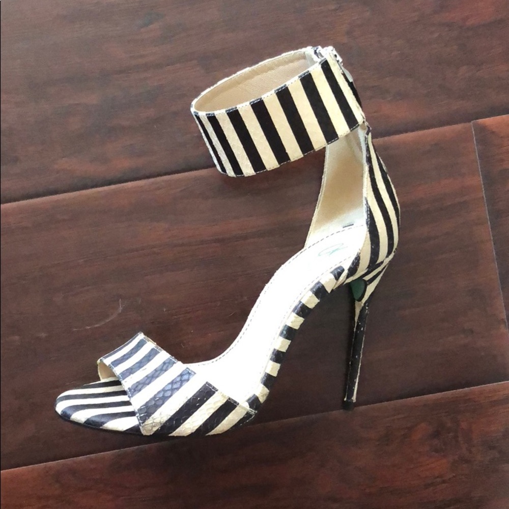 Real Italian Leather Black/White Stripe Pumps - Gem